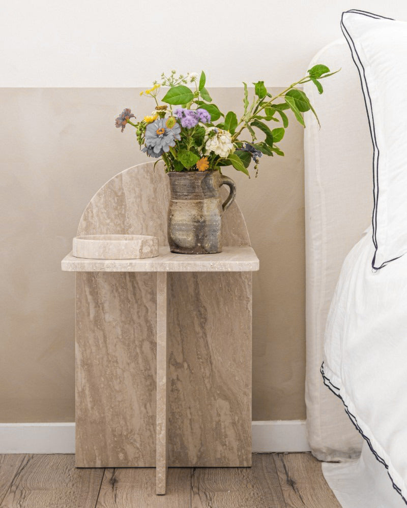 Table de chevet en travertin Nysa – Modernista Maroc
